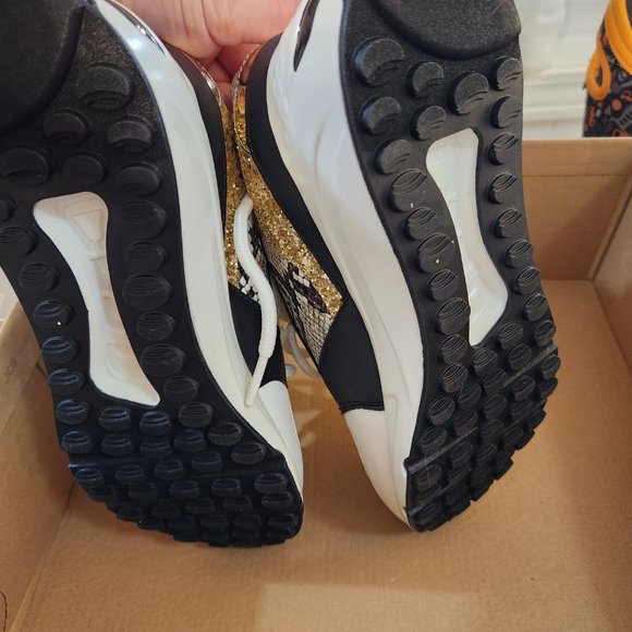 Steve Madden | Shoes | Steve Madden Size 6 Boomer Gold White | Poshmark